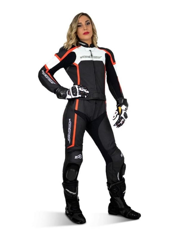 Differences One-Piece and Two-Piece Leather Riding Suits