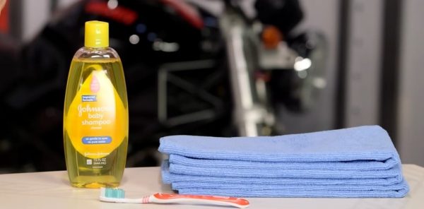 Why Do Motorcycle Helmets Get Sticky? 6 Main Causes and Cleaning Tips ...