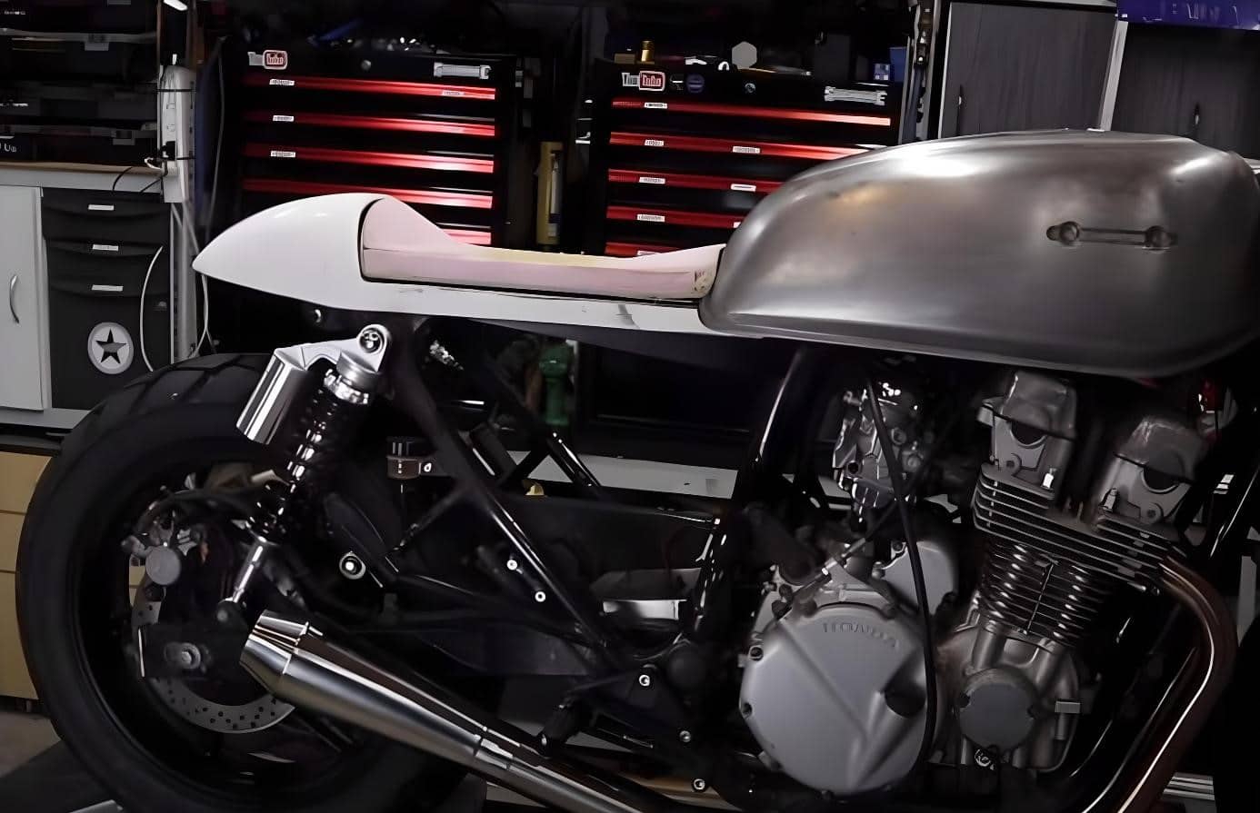 Can Two People Ride a Cafe Racer? 6 Simple Two‑Up Tips - AGVSPORT